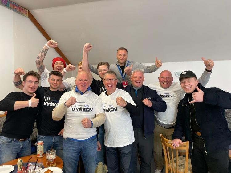 Joe a jeho fanklub! Rodina ho přijela podpořit až z Anglie | MFK Vyškov
